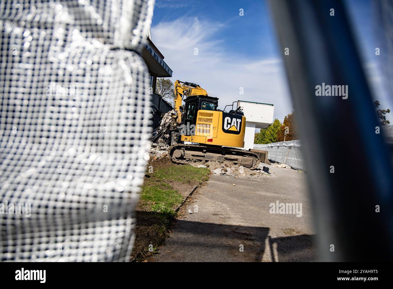 Abrissarbeiten am Friedrich-Ludwig-Jahn Sportpark in Berlin am 8 ...