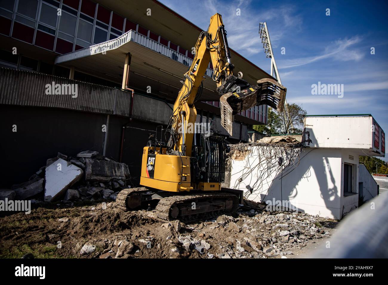 Abrissarbeiten vom Friedrich-Ludwig-Jahn Sportpark in Berlin am 8 ...
