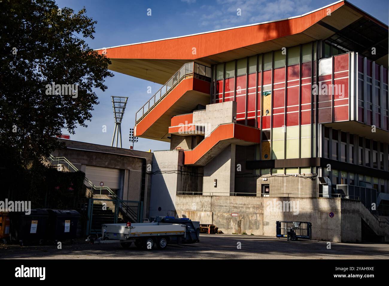 Architektur vom Friedrich-Ludwig-Jahn Sportpark in Berlin am 8. Oktober ...