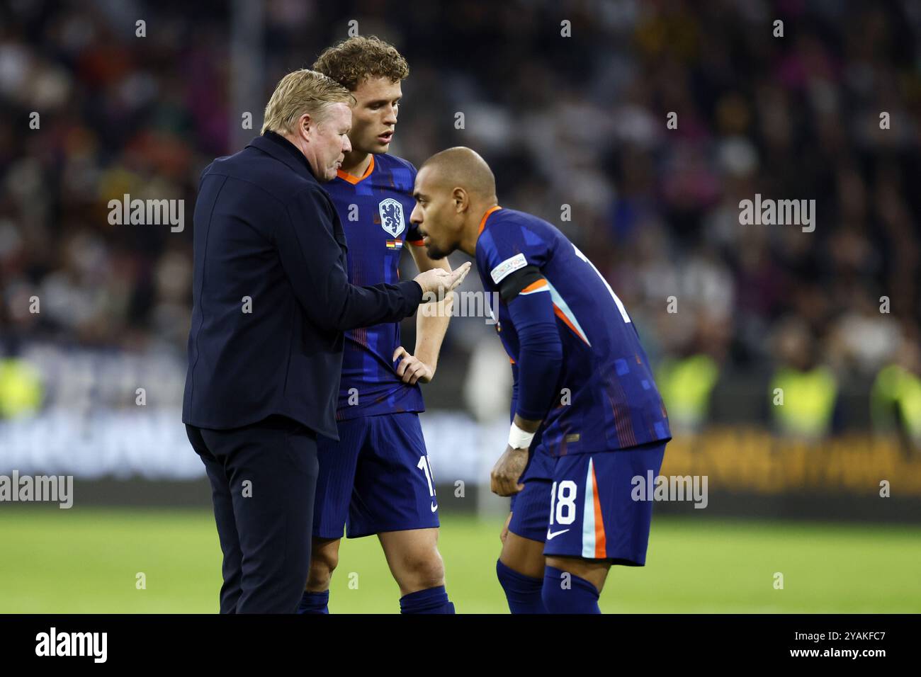 MUNCHEN - (l-r) Holland-Trainer Ronald Koeman, Mats Wieffer aus Holland ...
