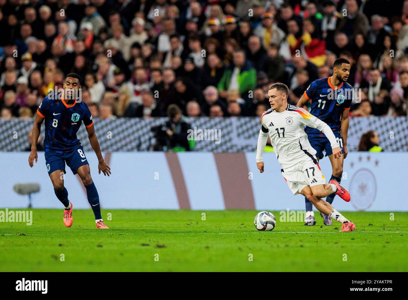 Zweikampf Ryan Gravenberch (Niederlande, 8), Florian Wirtz (Deutschland, 17), Cody Gakpo ...
