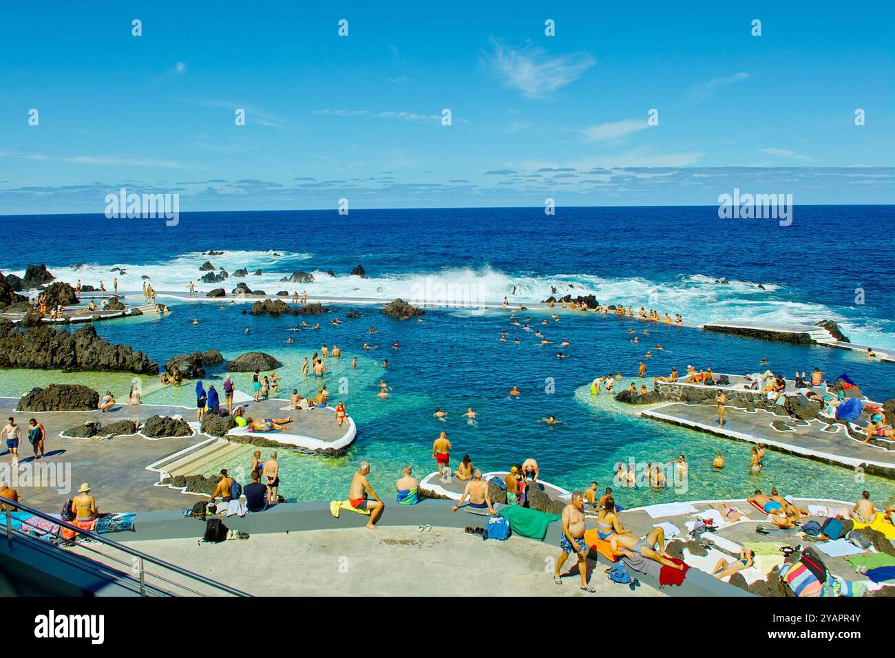 Die Lavabecken von Porto Moniz auf der Insel Madeira bei 9.30.2024 M ...