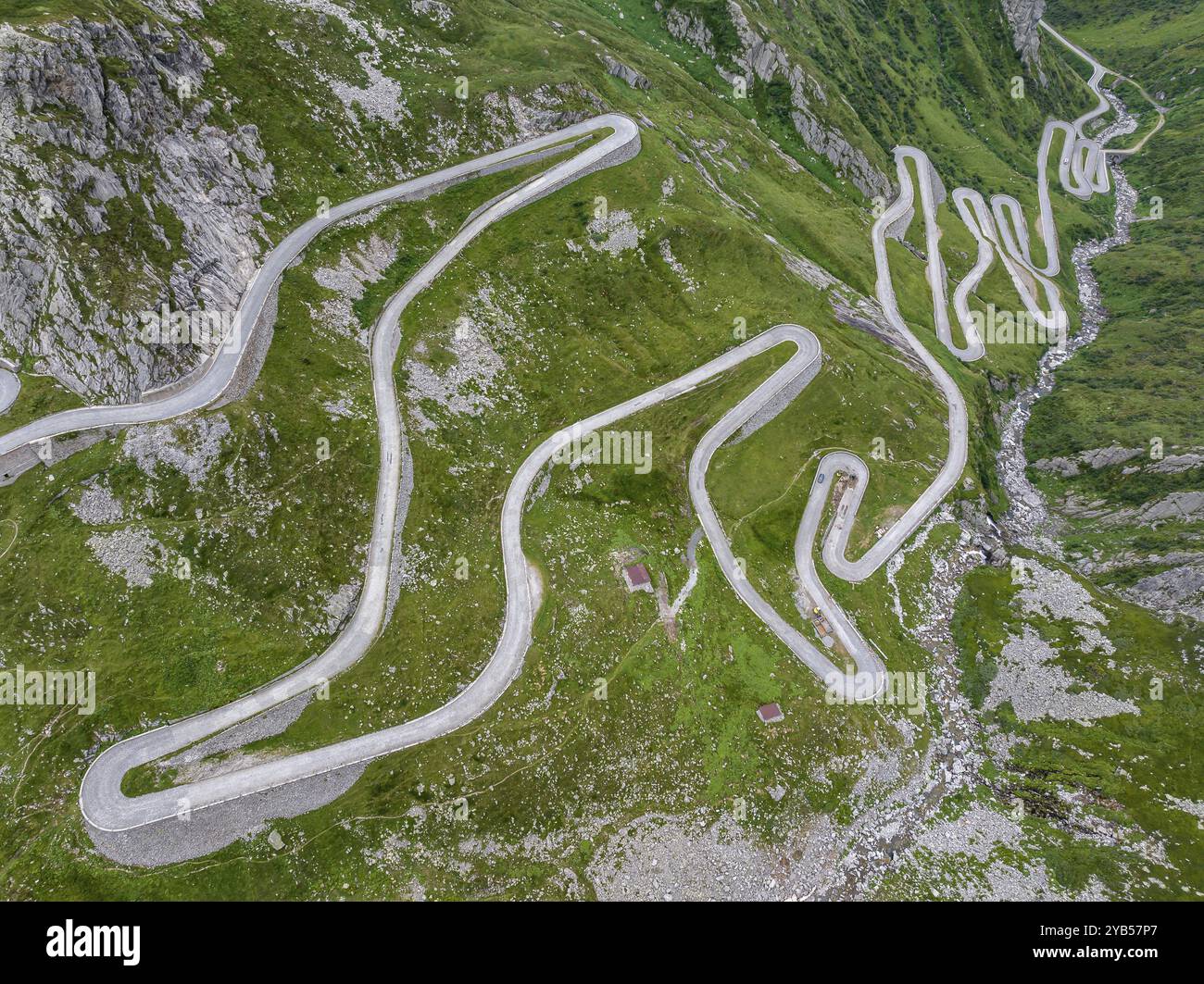 La Tremola, weltberühmte Serpentinenstraße durch das Val Tremolo ...