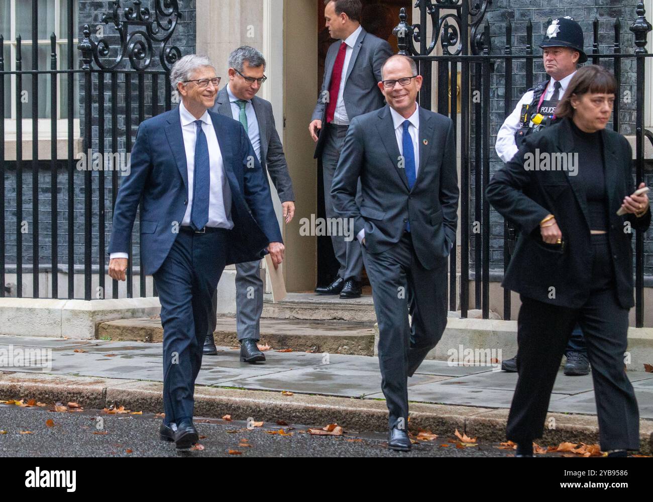 London, England, Großbritannien. Oktober 2024. BILL GATES verlässt die ...