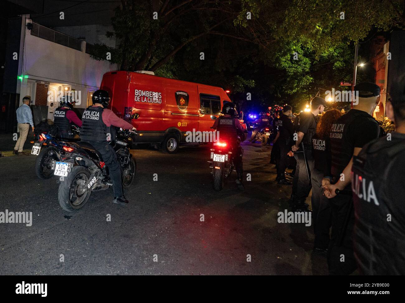 Das Fahrzeug der Freiwilligen Feuerwehrleute der Stadt Buenos Aires ...