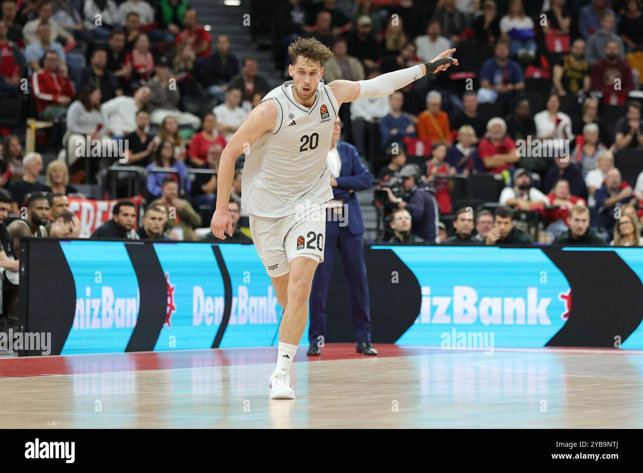 Mikael Jantunen (Paris Basketball, Nr. 20) Jubelt. GER, FC Bayern ...