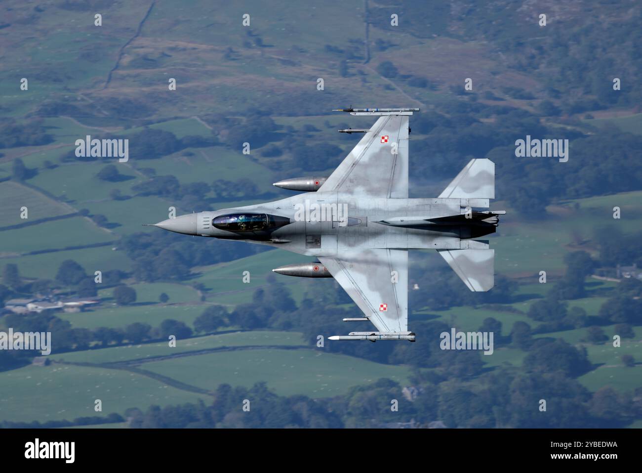 Polnische Luftwaffe F-16C im Tieffluggebiet der Mach Loop in Snowdonia ...
