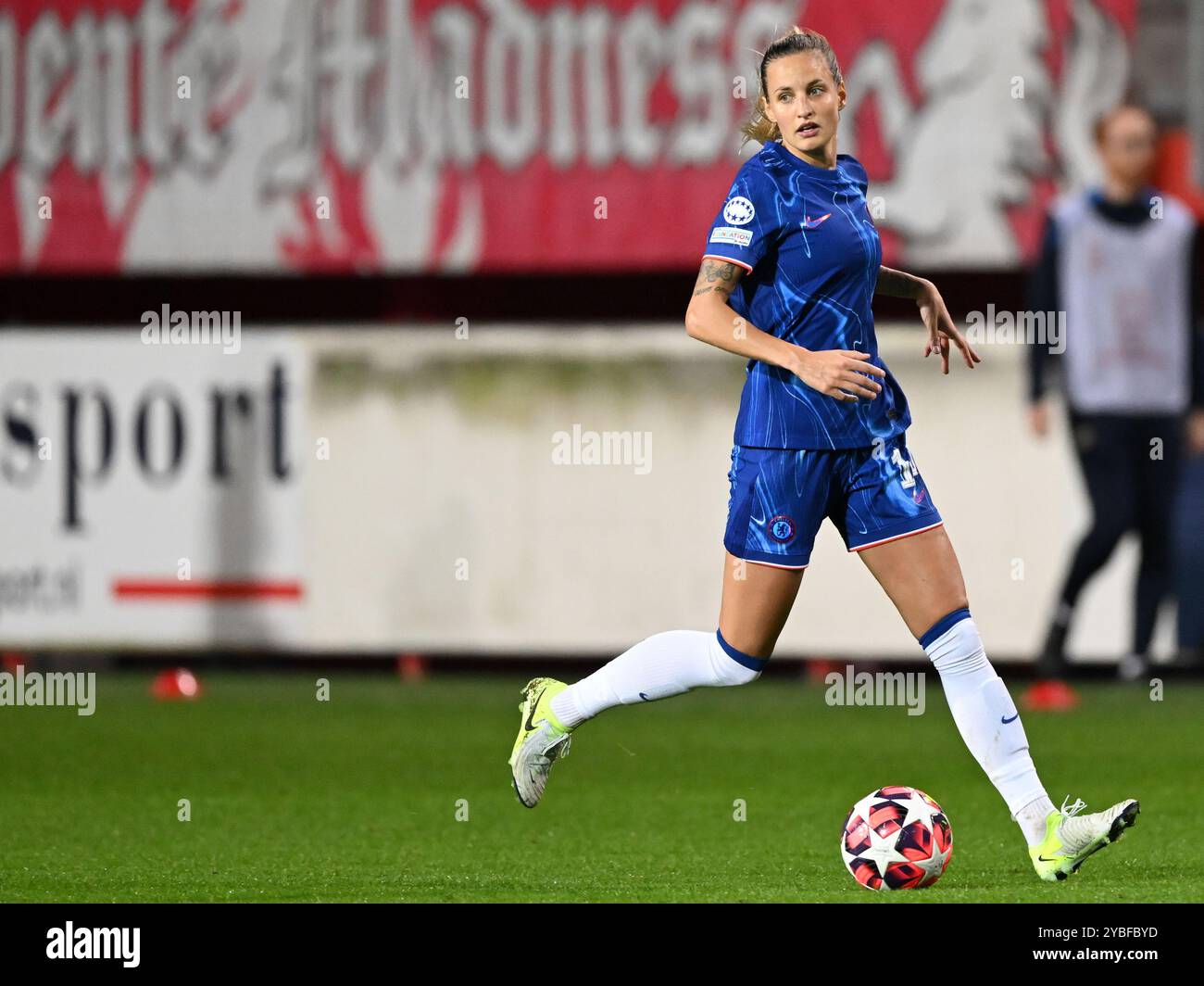 ENSCHEDE - Nathalie Bjorn aus Chelsea beim UEFA Champions League-Spiel ...