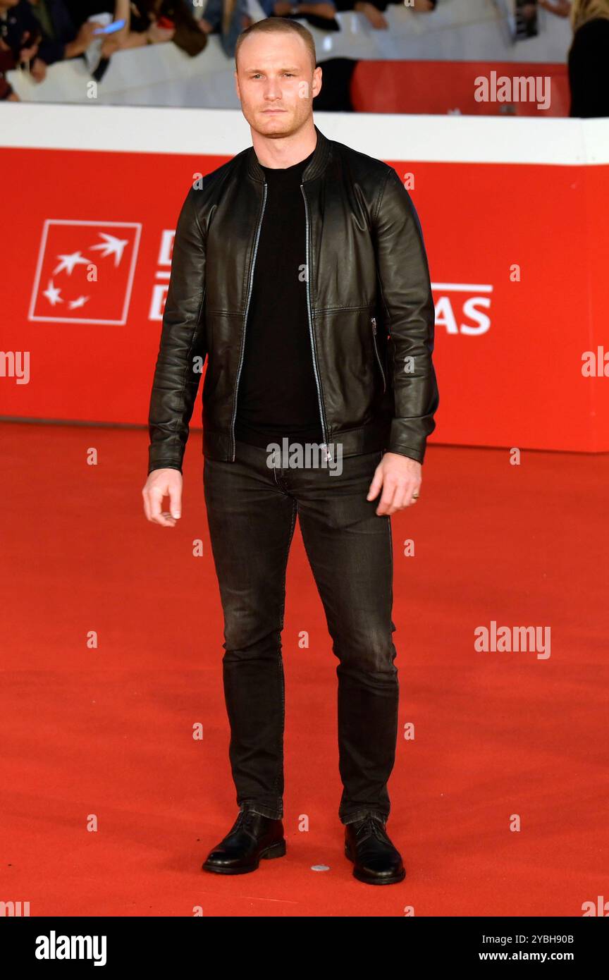 Yan tual bei der Premiere des Kinofilms Fino alla Fine auf dem 19 ...