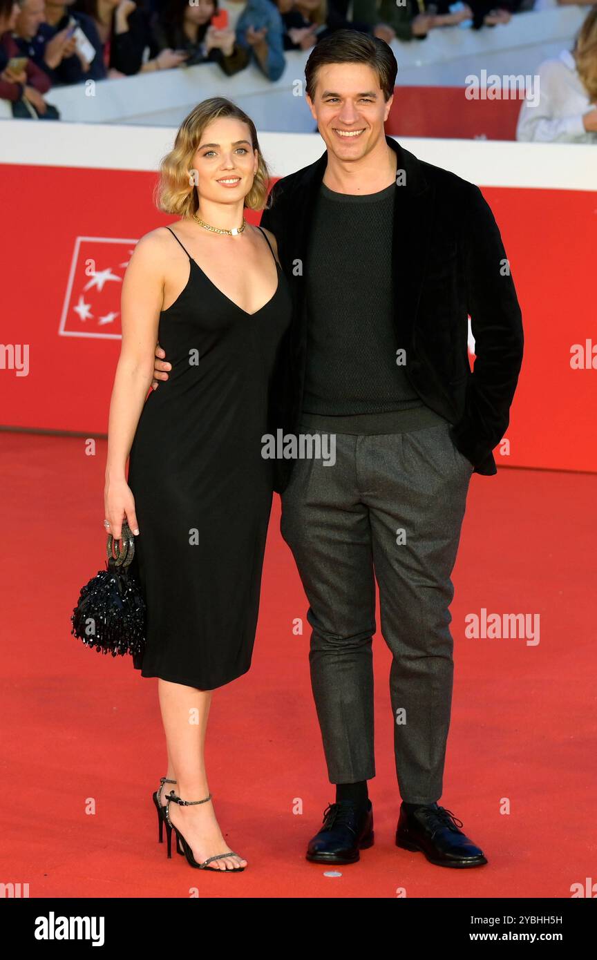 Ruby Kammer mit Begleitung bei der Premiere des Kinofilms 'Fino alla ...