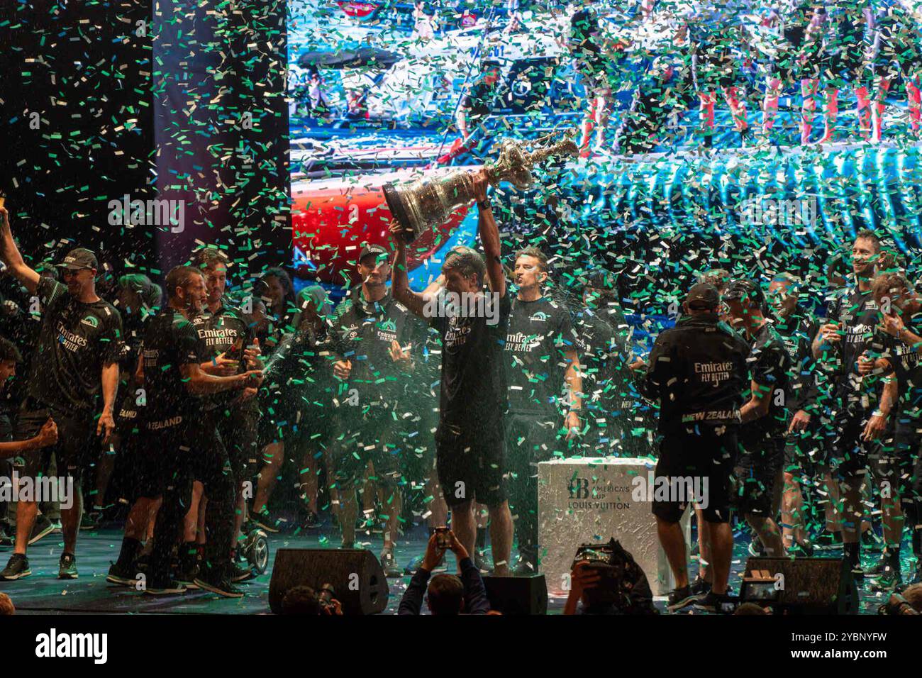Die Gewinner des America's Cup, Emirates Team New Zealand, erhalten die ...
