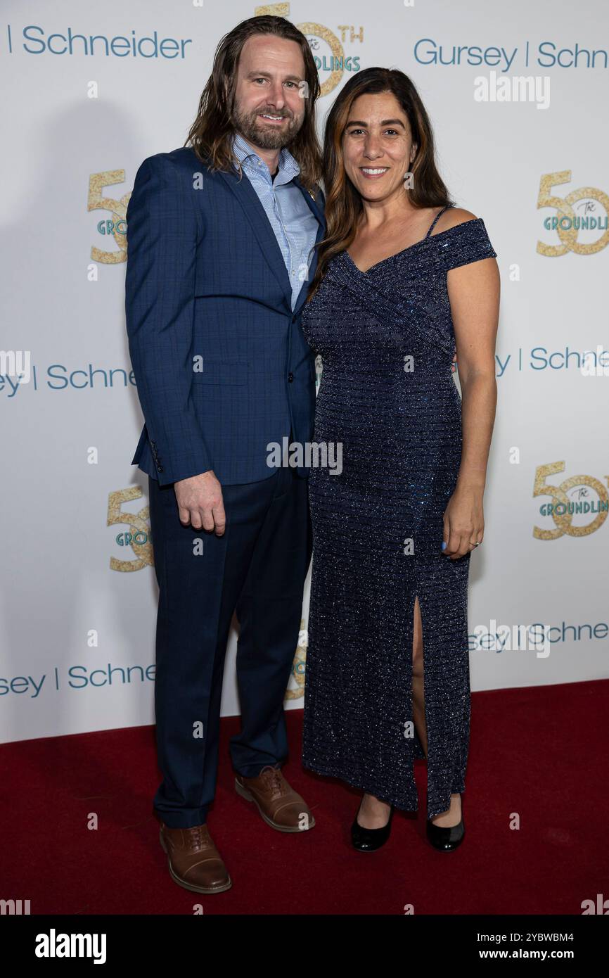 Joey Mackey und Laurie Hemadi nehmen am 19. Oktober 2024 an der Ankunft von „The Groundlings ...