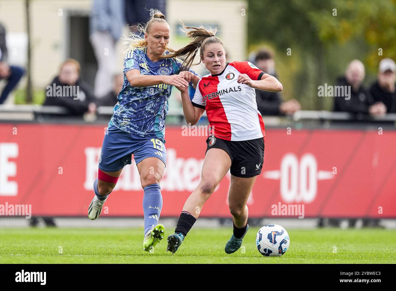 Rotterdam - Tiny Hoekstra von Ajax Vrouwen, Tess van Bentem von ...