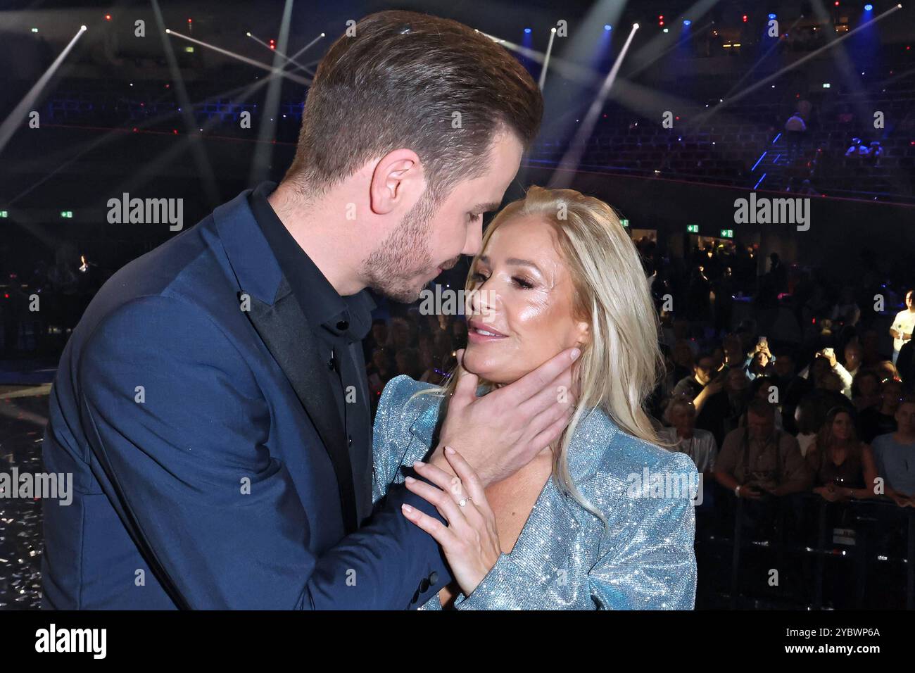 ARD: SCHLAGERBOOM 2024 - alles Funkelt alles Glitzert. Sänger Eric ...