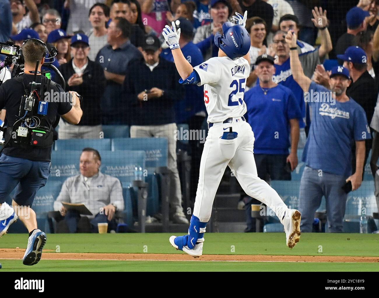 Los Angeles, Usa. Oktober 2024. Los Angeles Dodger Tommy Edman feiert ...