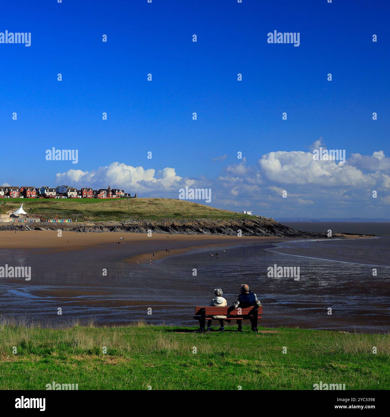 ältere frauen am strand -Fotos und -Bildmaterial in hoher Auflösung – Alamy