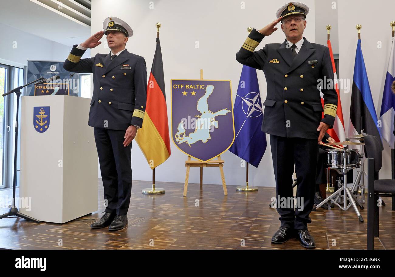 Rostock, Deutschland. Oktober 2024. Konteradmiral Stephan Haisch (l-r ...
