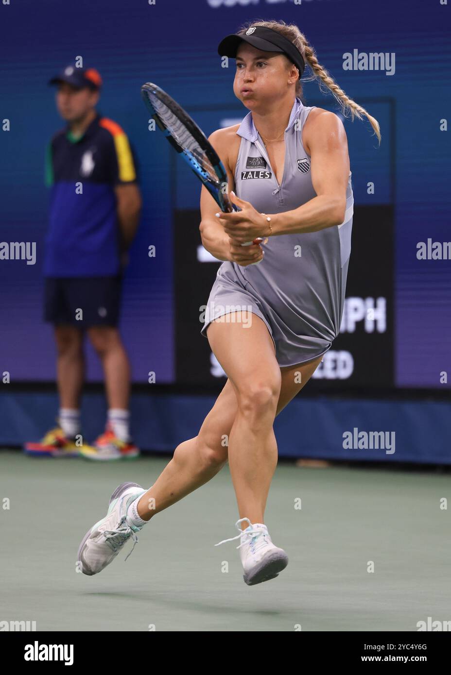 Tennisspielerin Yulia Putintseva aus Kasachstan in Aktion bei den US ...