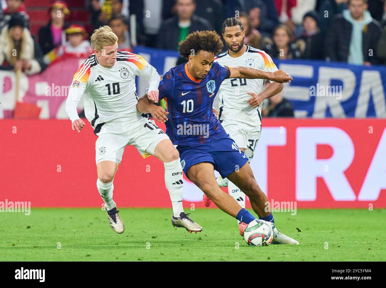 Joshua Zirkzee, NL 10 tritt um den Ball, Tackling, Duell, Header, zweikampf, Aktion, Kampf gegen ...