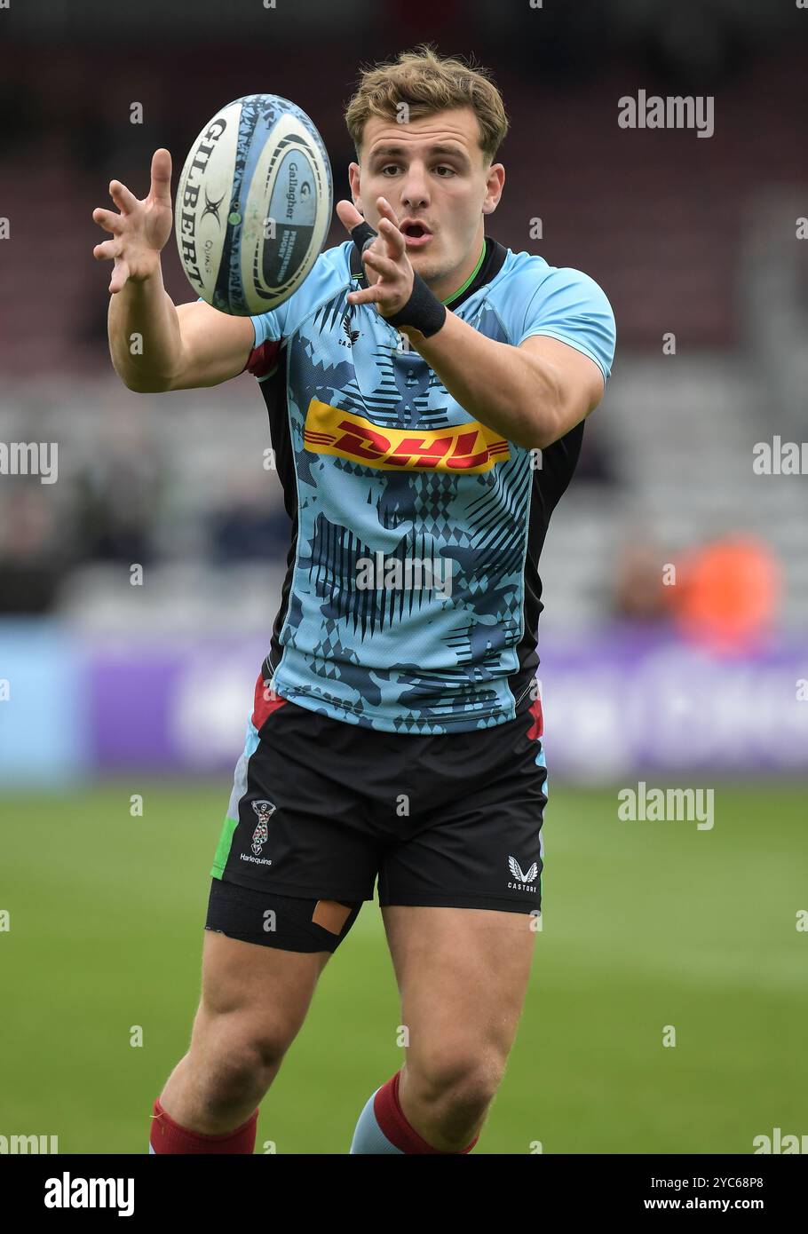Oscar Beard of Harlequins wärmt sich vor den Harlequins gegen Saracens ...