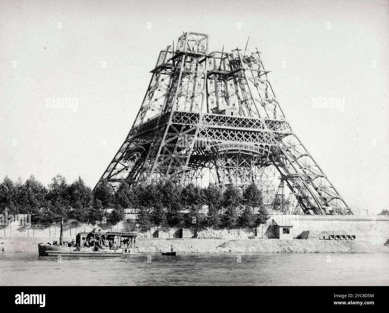 Der Bau des Eiffelturms in Paris. Der Turm sollte das Herzstück der ...