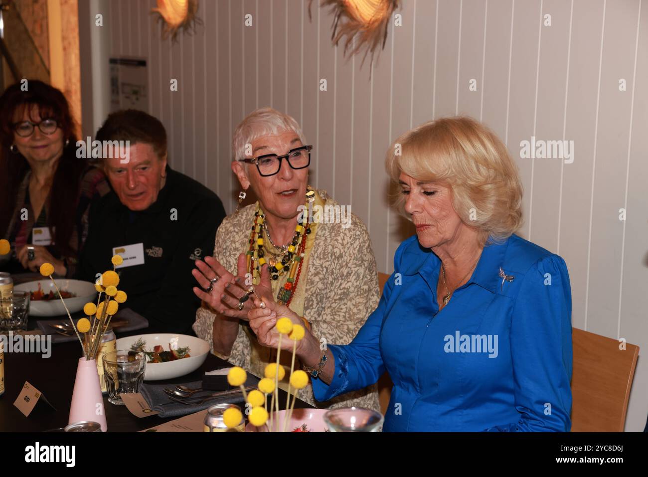 Ronni Kahn, Gründerin von OzHarvest, schenkt Königin Camilla einen ...