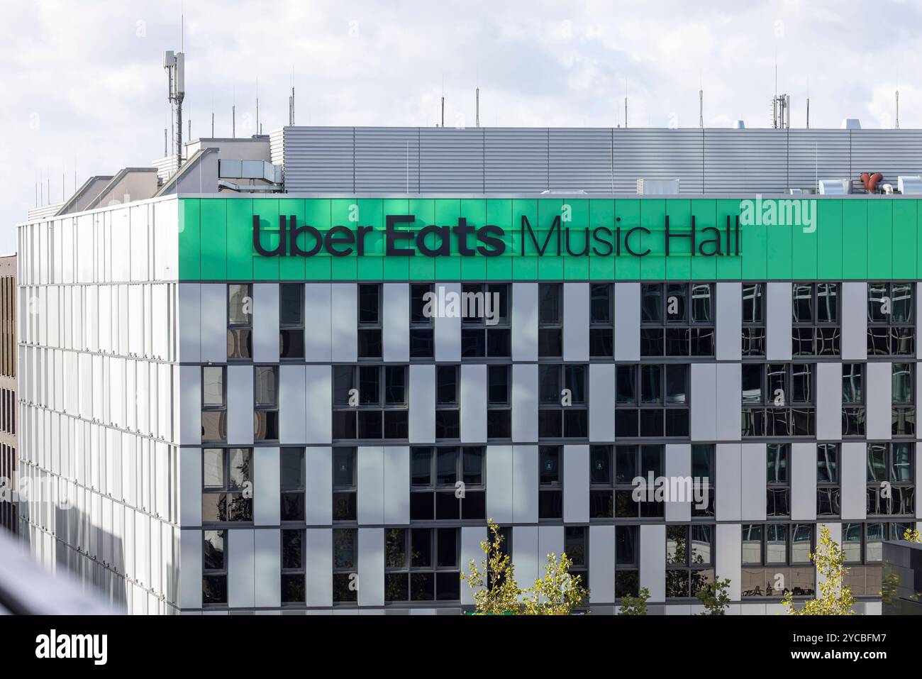 Uber Eats Music Hall. Stadtansicht Berlin. // 28.09.2024: Berlin ...