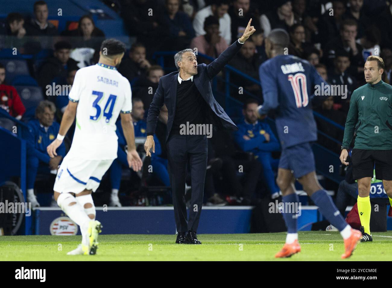 PARIS - Paris Saint-Germain Trainer Luis Enrique beim Spiel der UEFA ...