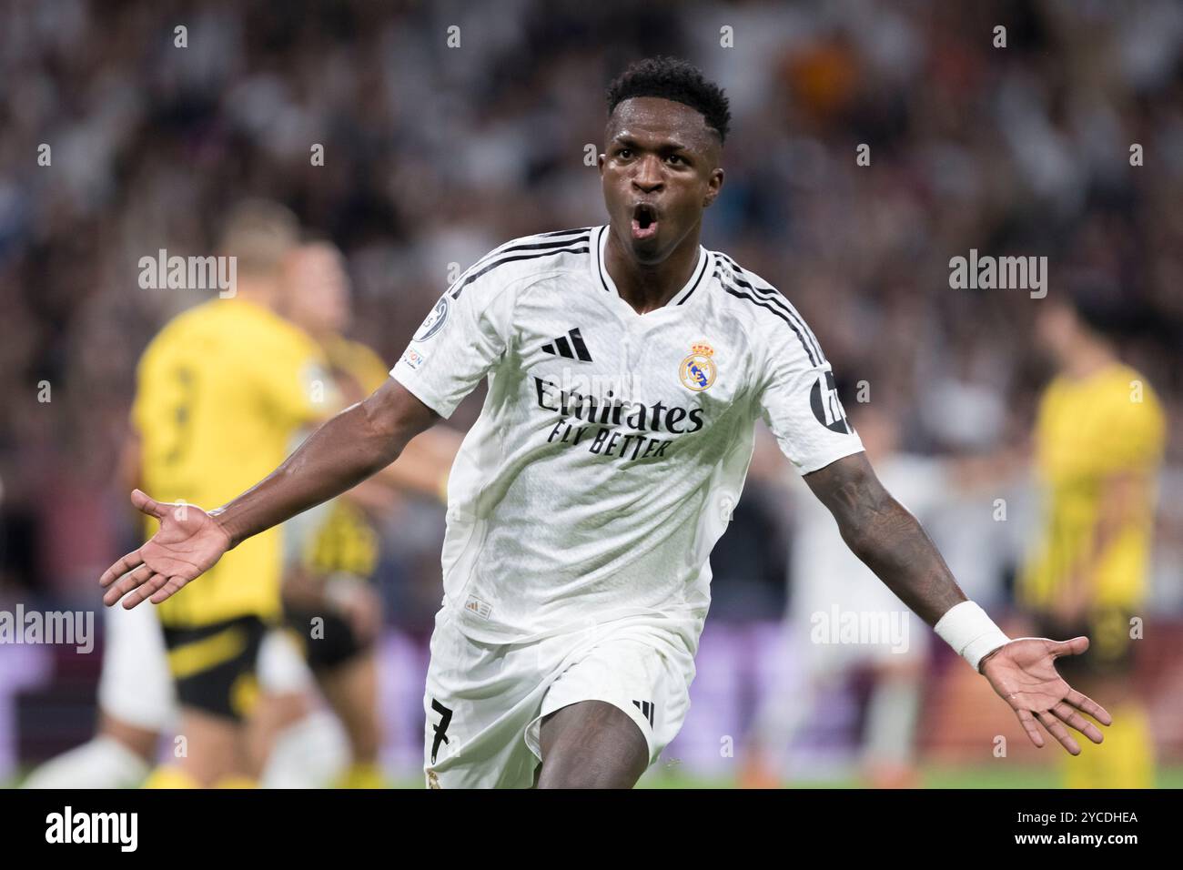 MADRID, SPANIEN - 22. Oktober: Vinicius jr von Real Madrid feiert ein Tor beim Spiel der UEFA ...