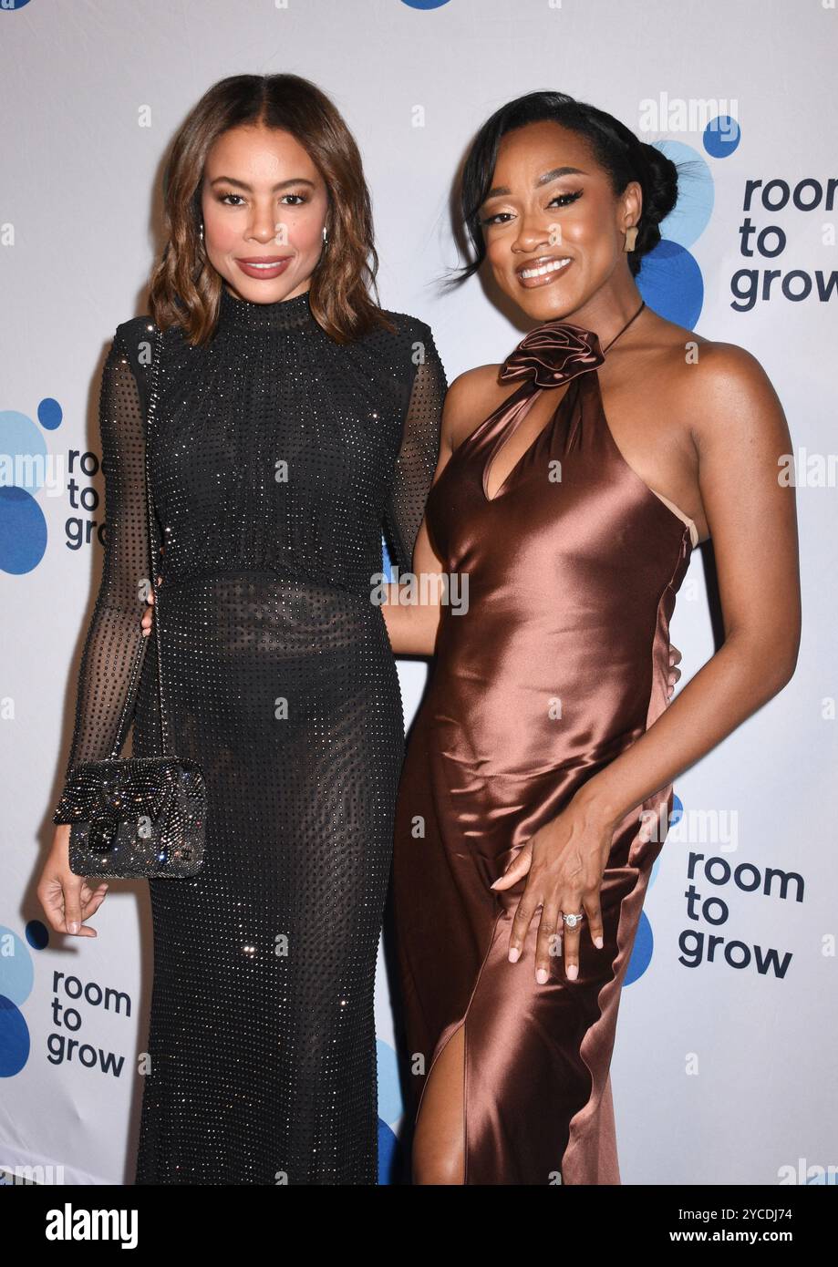 New York, NY, USA. Oktober 2024. Nancy Twine und Jasmine Ellis Cooper ...
