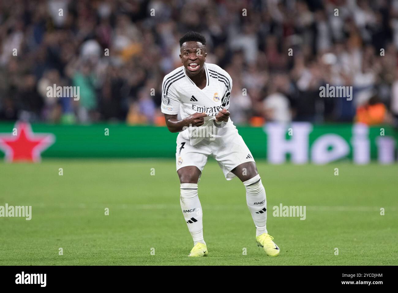 MADRID, SPANIEN - 22. Oktober: Vinicius jr von Real Madrid feiert ein Tor beim Spiel der UEFA ...