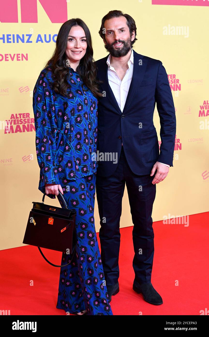 Quirin Berg mit Freundin Kara Hecker bei der Weltpremieiere des ...