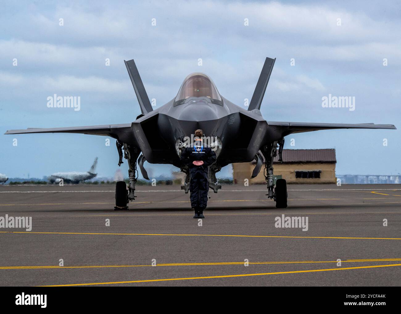 Lee Cutshaw, ein Flugzeugtechniker der US Air Force, der dem F-35 ...