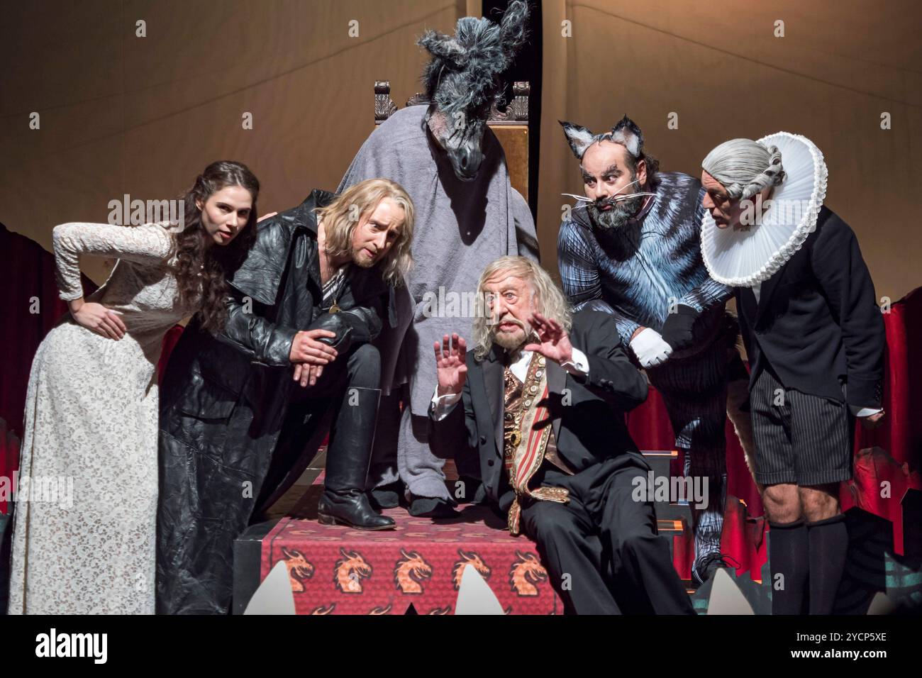 Schauspieler Dieter Hallervorden als der Buergermeister, Mario Ramos ...