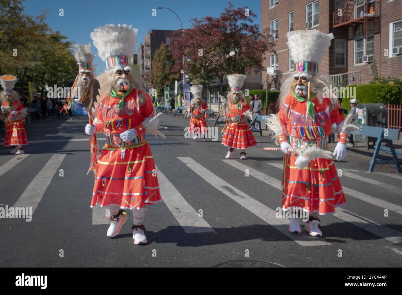 Parade der masken -Fotos und -Bildmaterial in hoher Auflösung – Alamy