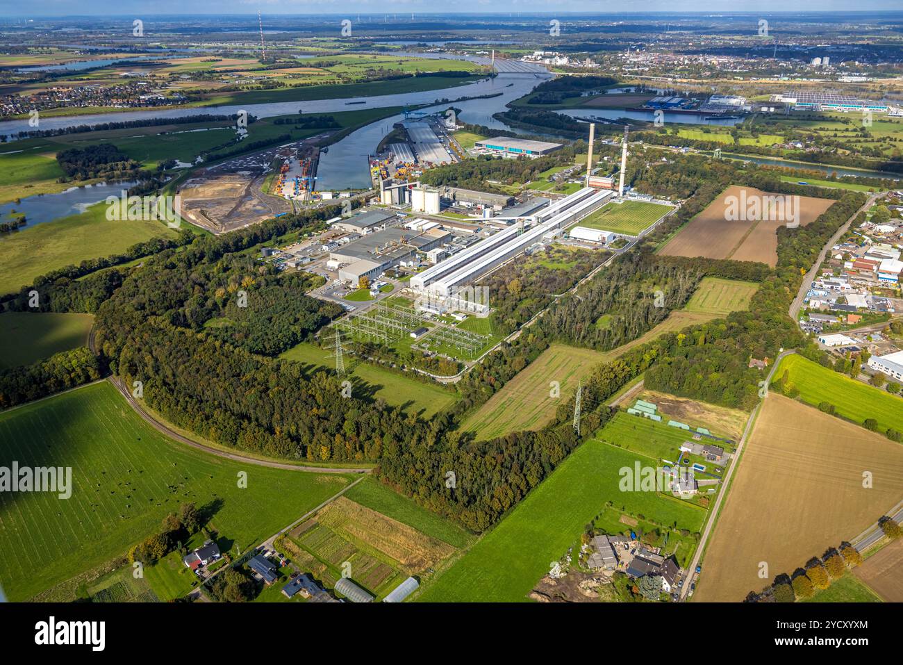 Luftbild, Werksgelände TRIMET Aluminium SE am Hafen Emmelsum ...