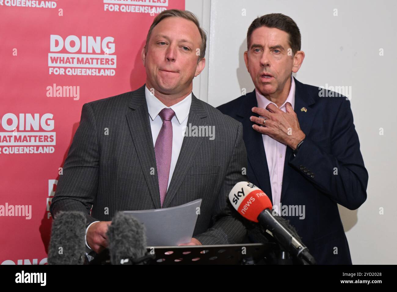 Queensland Premier Steven Miles (links) und Deputy Premier Cameron Dick ...