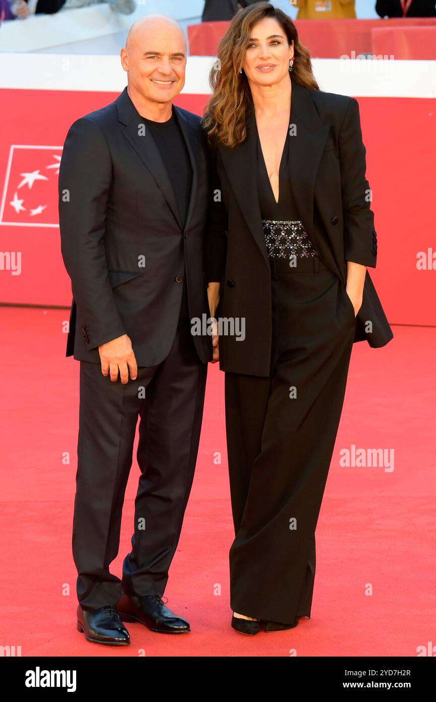 Luca Zingaretti und Luisa Ranieri bei der Premiere des Kinofilms 'La casa degli sguardi' auf dem ...