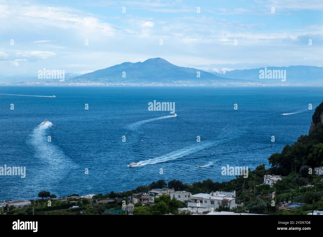 Blick von der Insel Capri über den Golf von Neapel nach Neapel und zum ...