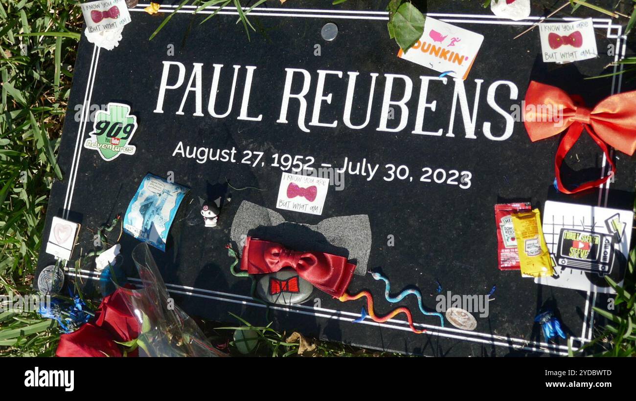 25. Oktober 2024 Comedian/Schauspieler Paul Reubens Grave in Garden of ...