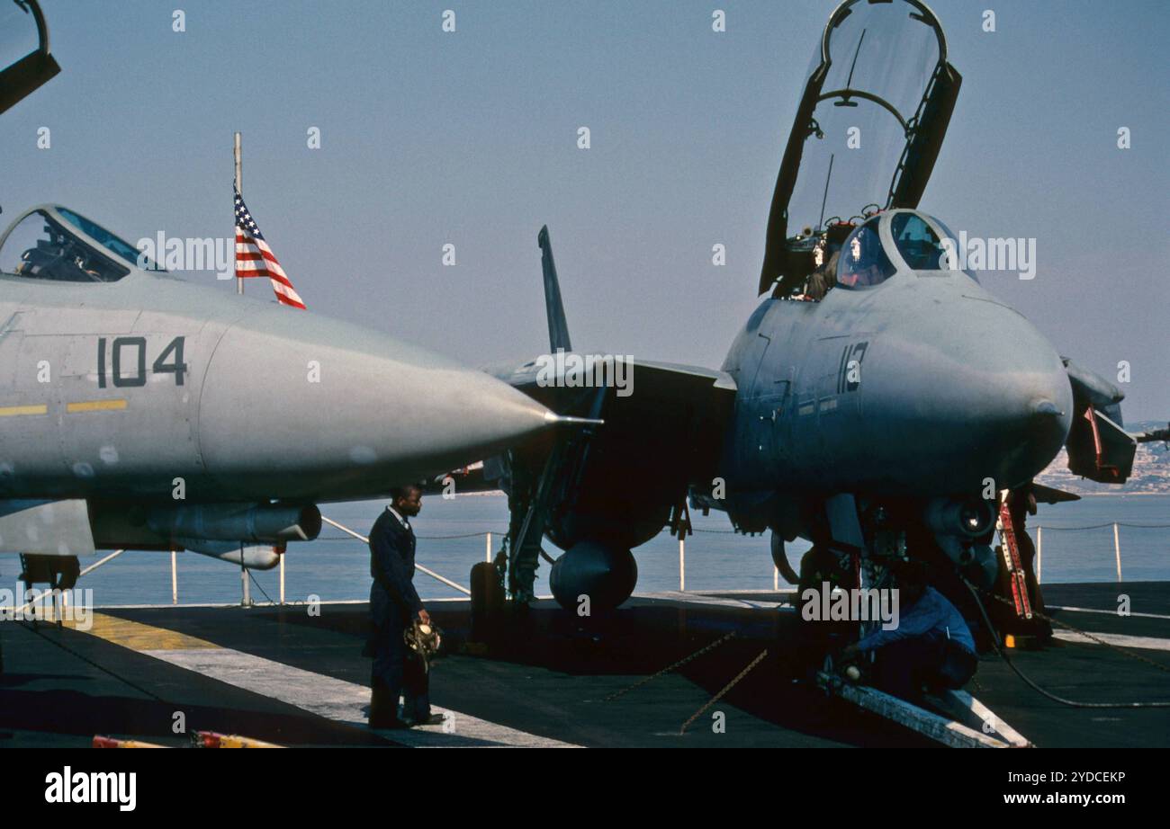 Kampfflugzeuge der US Navy vom Typ F-14B Tomcat der Strike Fighter ...