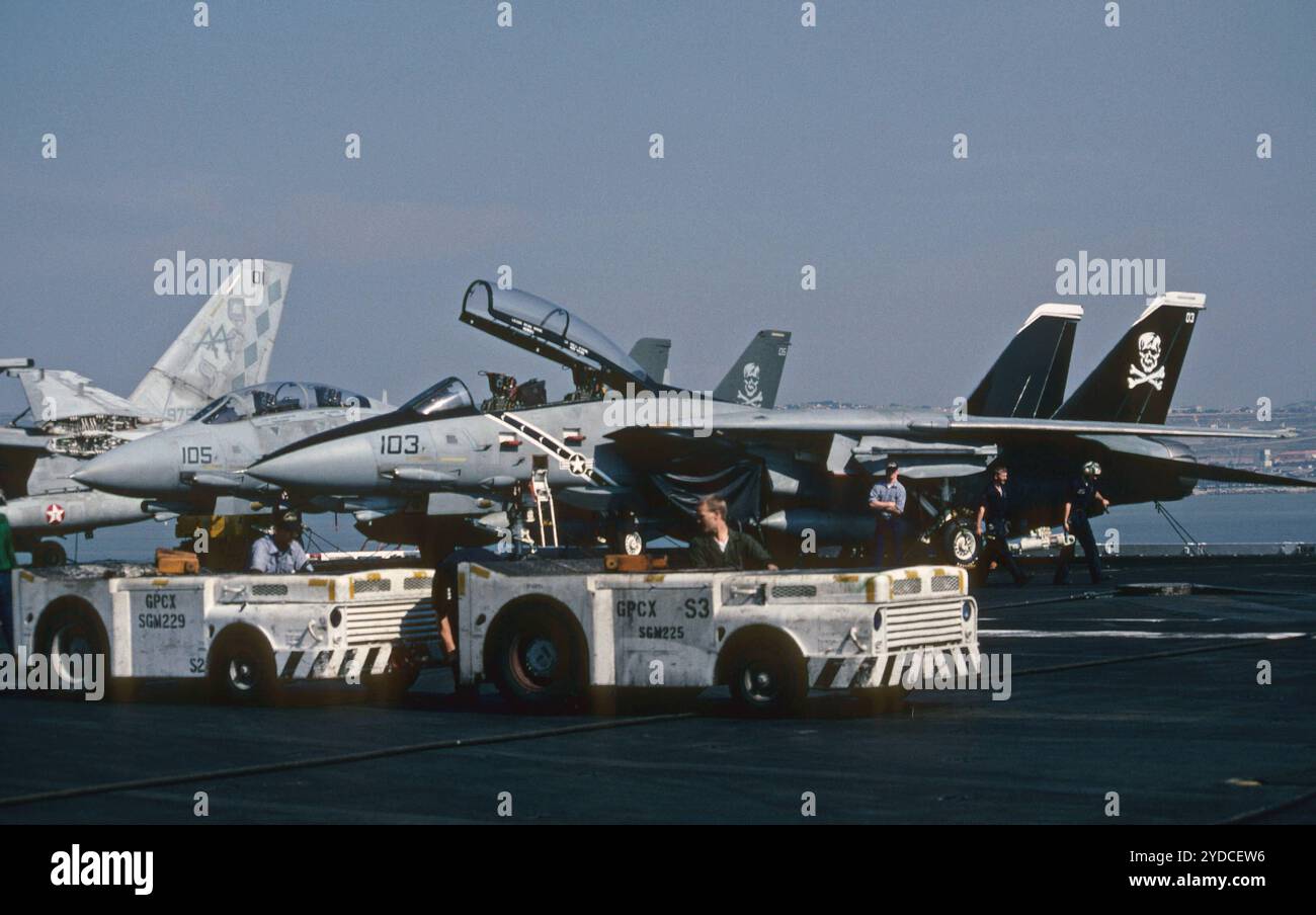 Kampfflugzeuge der US Navy vom Typ F-14B Tomcat der Strike Fighter ...