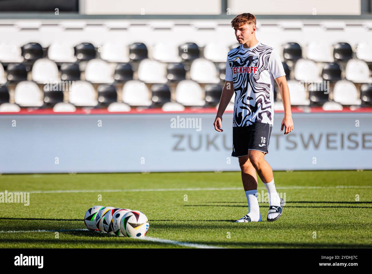 Max Scholze (SC Verl, #16) GER, SC Verl vs. SV Sandhausen, Fussball, 3 ...