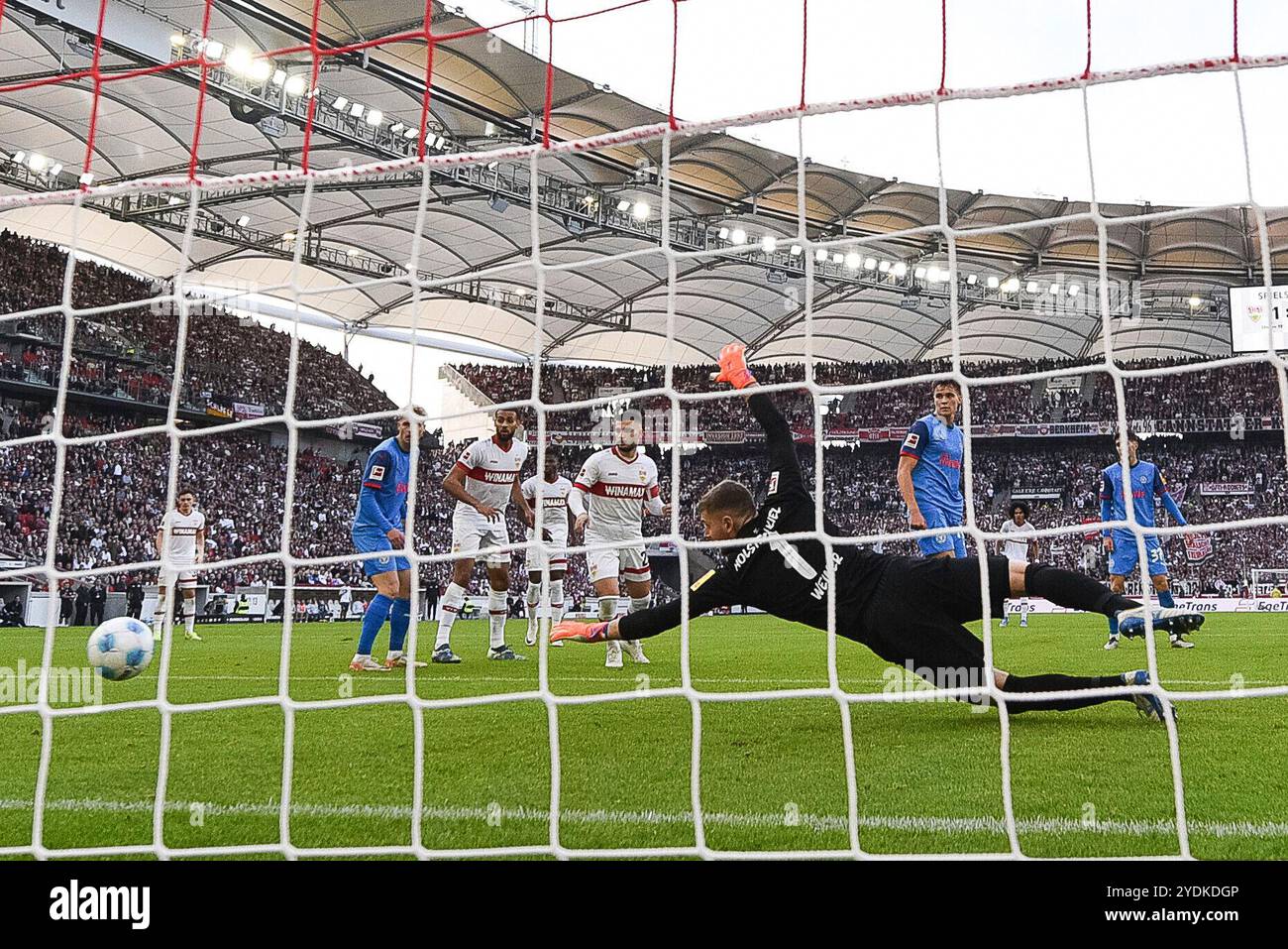 Stuttgart, Deutschland. Oktober 2024. Torchance, Torschuss, Angelo ...