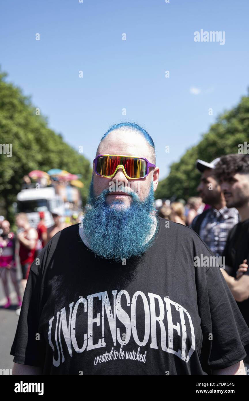 08.07.2023, Berlin, Deutschland, Europa, Porträt eines Techno-Fans bei ...