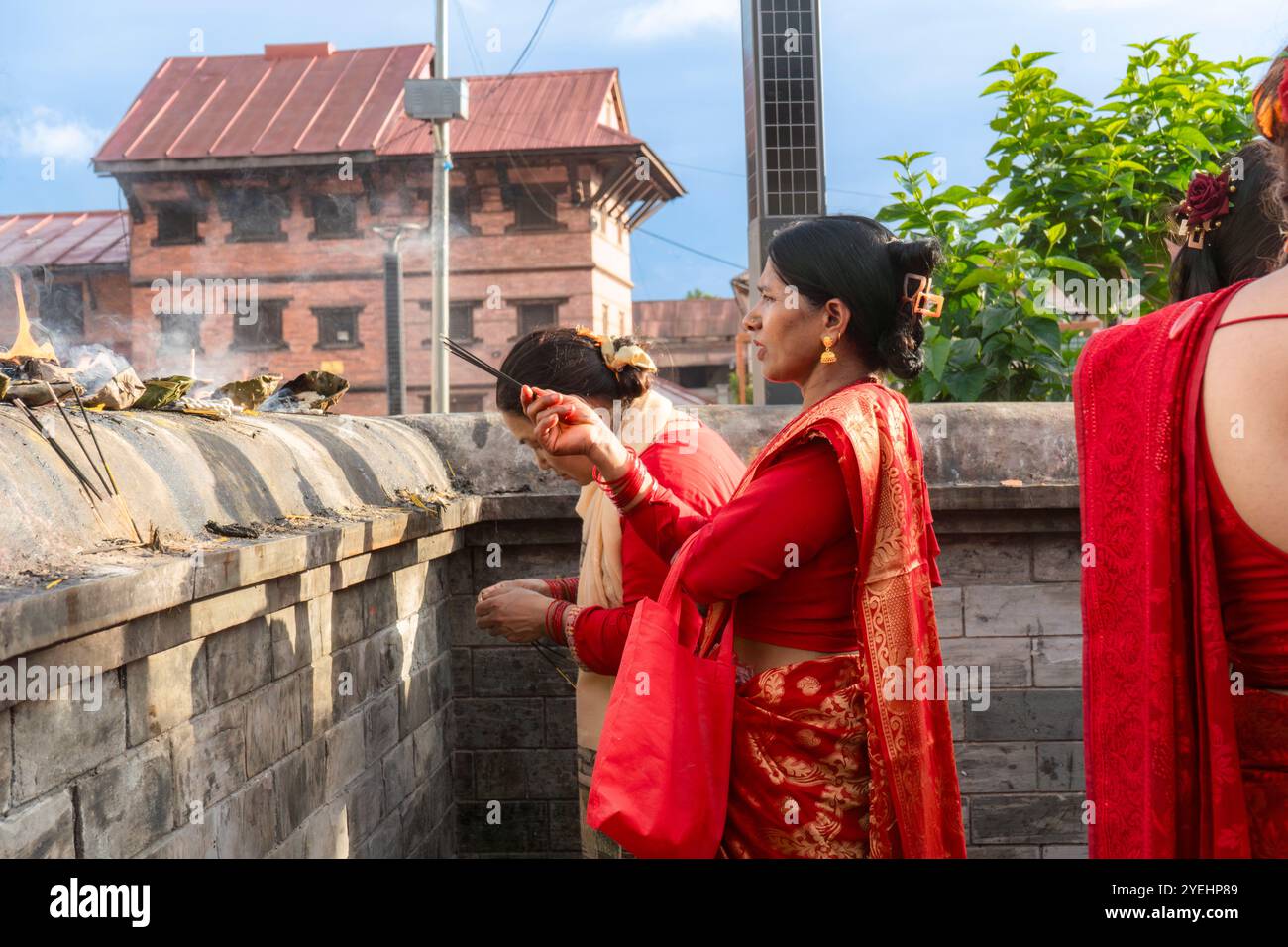 Kathmandu, Nepal - 6. September 2024: Nepalesisches Hindu-Festival Teej Celebratio mit Frauen ...