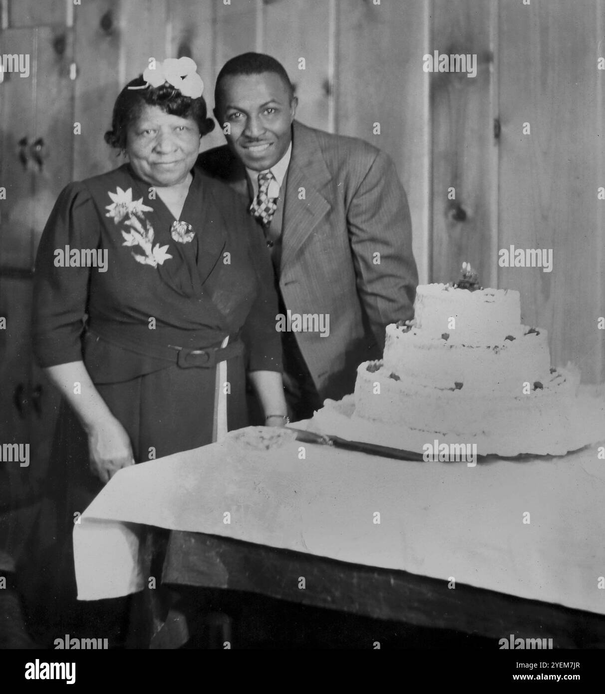 Vintage foto von mutter und sohn -Fotos und -Bildmaterial in hoher ...