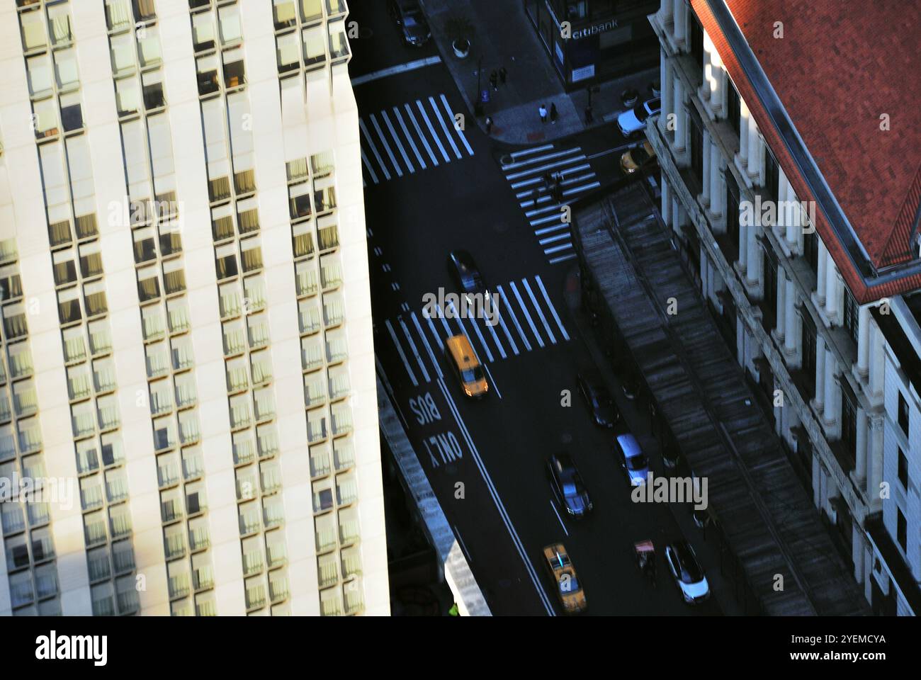 Yellow taxi cab top view -Fotos und -Bildmaterial in hoher Auflösung ...