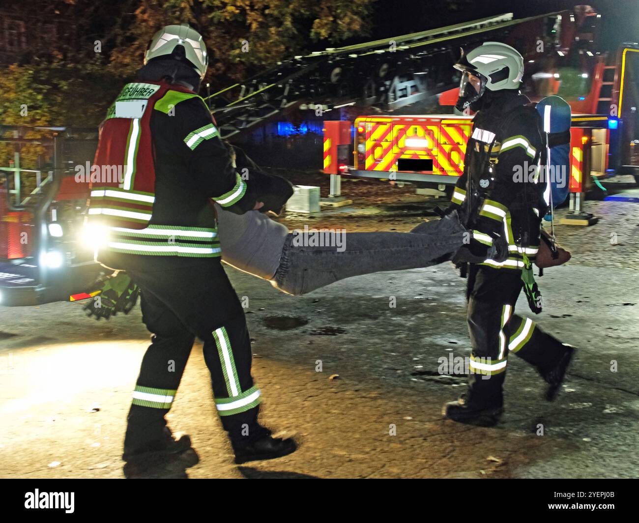 Feuerwehr-Blaulicht Feuerwehr in verschiedenen Bildern und Aktionen in ...