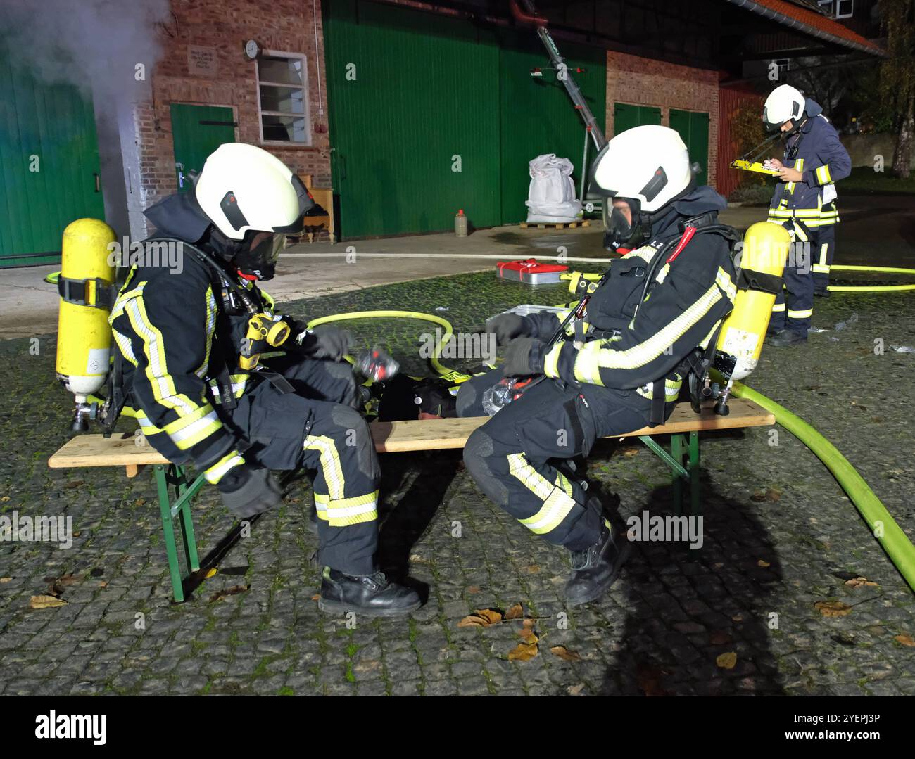 Feuerwehr-Blaulicht Feuerwehr in verschiedenen Bildern und Aktionen in ...